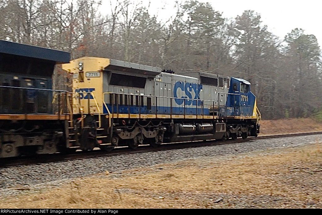 CSX C40-8 7711